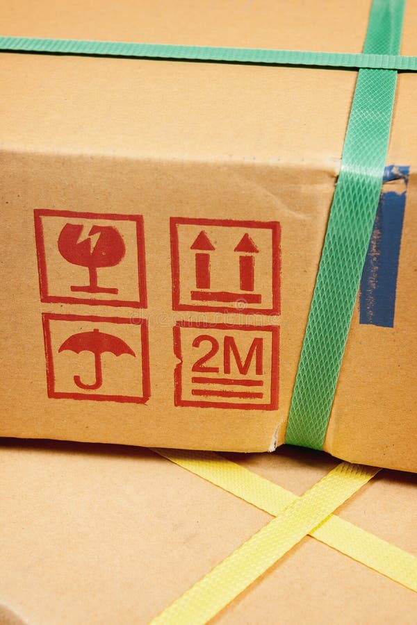 Paket stockfoto. Bild von pappe, schnalle, auslegung - 48570770