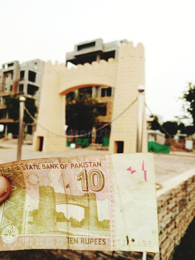 10 Pakistani Ruppe Note with Khyber Gate Stock Photo - Image of wood ...