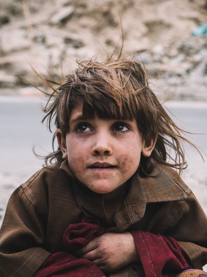 Pakistanska fattiga barn redaktionell foto. Bild av färg - 126476265