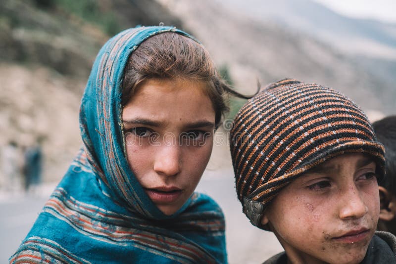 Pakistanska fattiga barn redaktionell foto. Bild av färg - 126476265