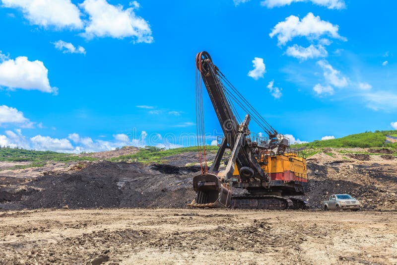 Pala Eléctrica En La Explotación Minera Del Lignito Foto de archivo ...
