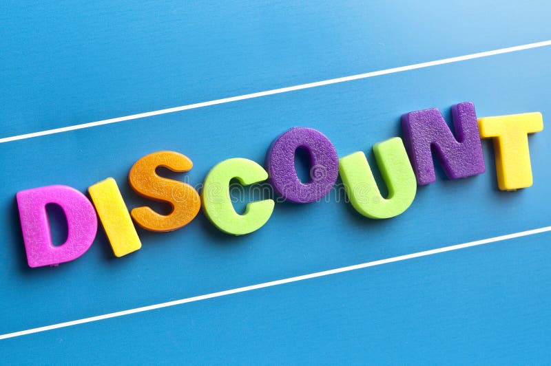Palabra Del Descuento En Tablero Azul Foto de archivo - Imagen de carta ...
