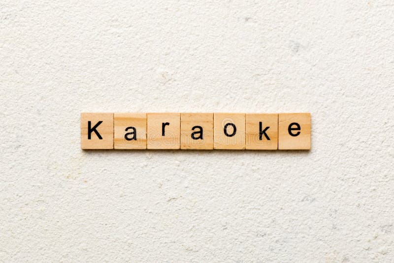 Palabra Karaoke Escrita En Bloque De Madera. Concepto De Karaoke De ...