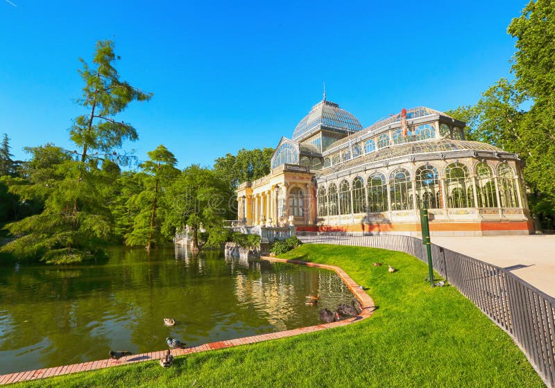 Palace De Cristal En El Parque De Retiro, Madrid Imagen de archivo - Imagen de parque, madrid ...