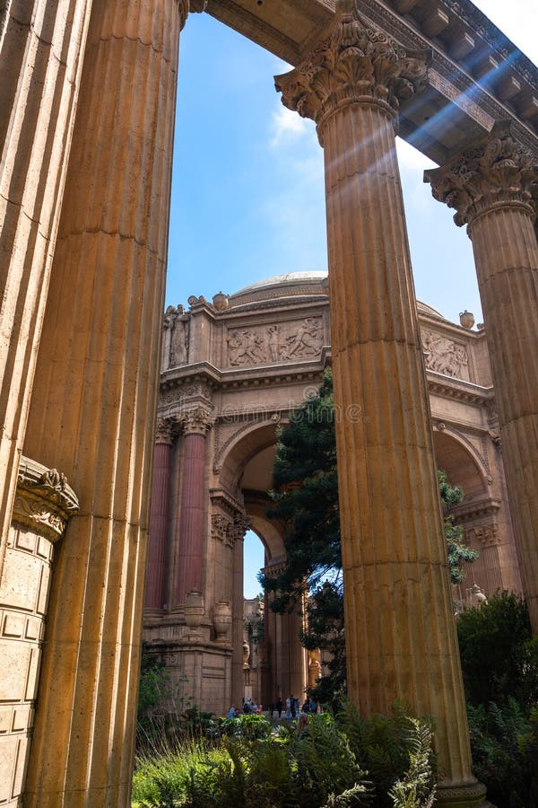 Palace of Fine Arts Surrounded by Greenery in San Francisco, USA Stock ...
