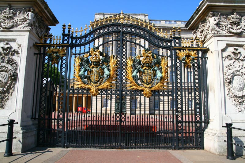 Palace gate stock photo. Image of london, stop, guards - 9586628