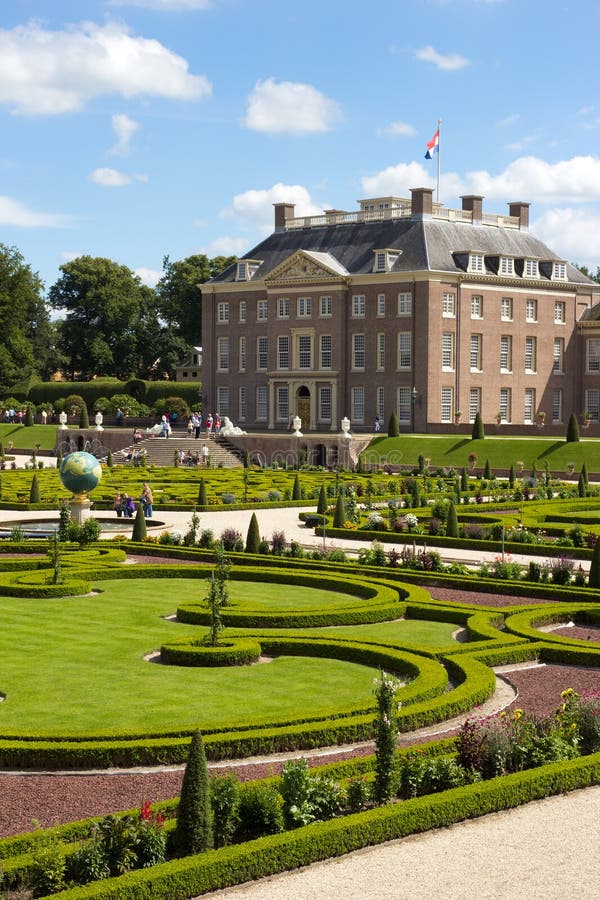 Royal Palace Het Loo In The Netherlands Stock Photo - Image of garden ...