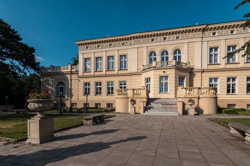 Palace and Park Complex in Ostromecko, Poland. Editorial Photography ...