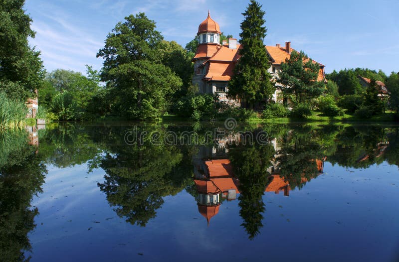Palace of the pond stock photo. Image of building, roof - 33034136