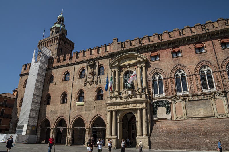 Palacio D`Accursio En La Plaza Principal Fotografía editorial - Imagen ...