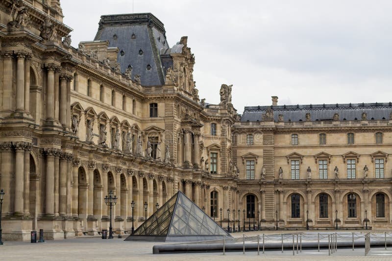 Palacio de louvre paris fotografía editorial. Imagen de europeo - 227036722