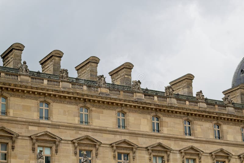 Palacio de louvre paris imagen de archivo. Imagen de calle - 227036901