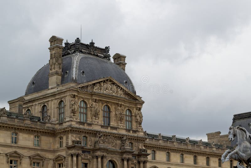 Palacio de louvre paris foto de archivo. Imagen de viejo - 227037140