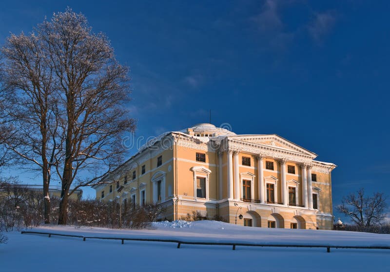 Palacio De Pavlovsky Parque De Pavlovsky La Ciudad De Pavlovsk Foto de ...
