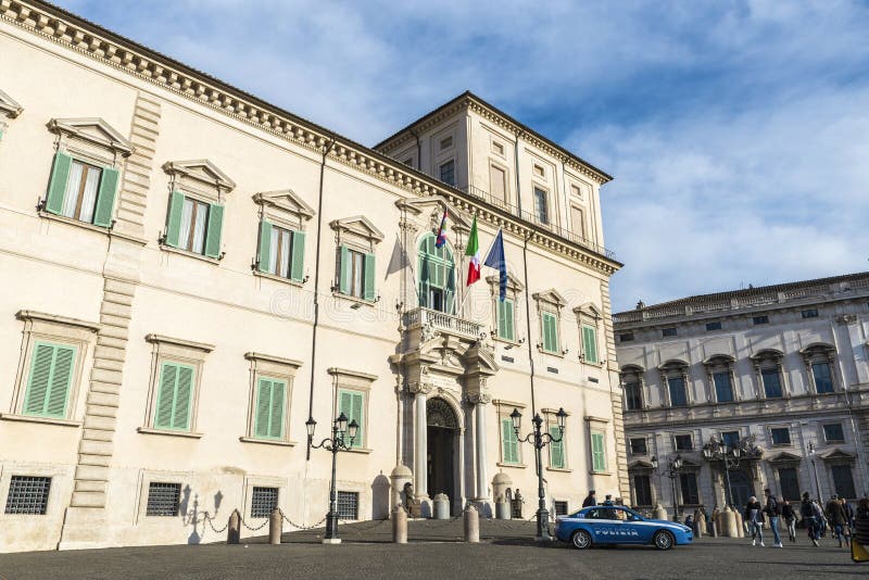 Palacio De Quirinal En Roma, Italia Imagen de archivo editorial ...