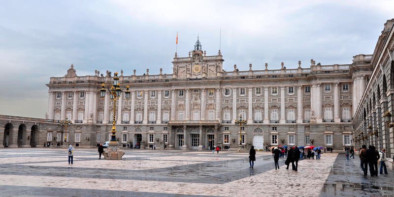 Palacio De Real (palacio Real) En Madrid Fotografía editorial - Imagen ...