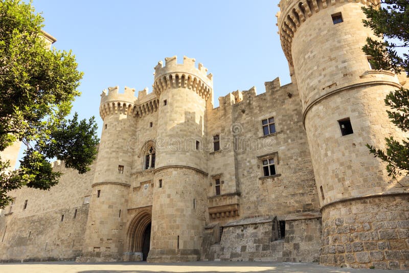 Vista Interior Del Palacio Del Gran Maestre De Los Caballeros De Rodas ...