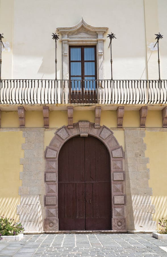 Palacio Del Obispado. Melfi. Basilicata. Italia. Foto de archivo ...