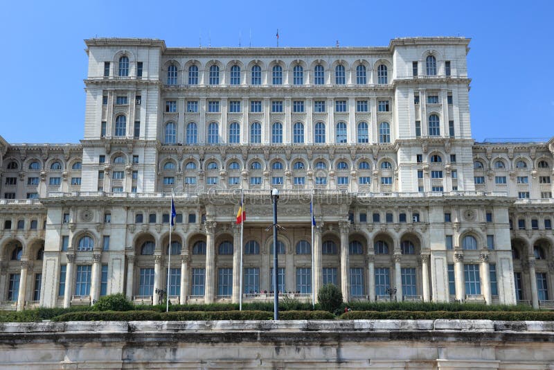 Palacio Del Parlamento De Bucarest Imagen de archivo - Imagen de ...