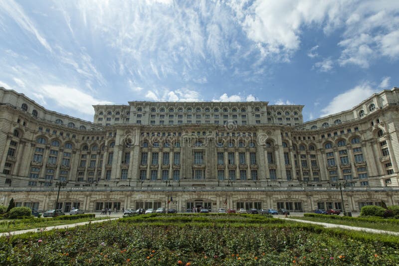 Palacio Del Parlamento Rumano Foto de archivo - Imagen de ...