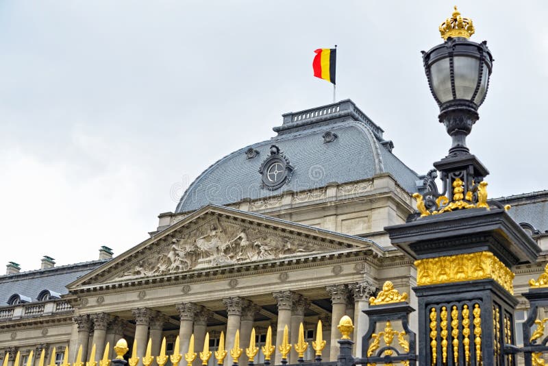 Palacio del rey foto de archivo. Imagen de columnata - 33769492