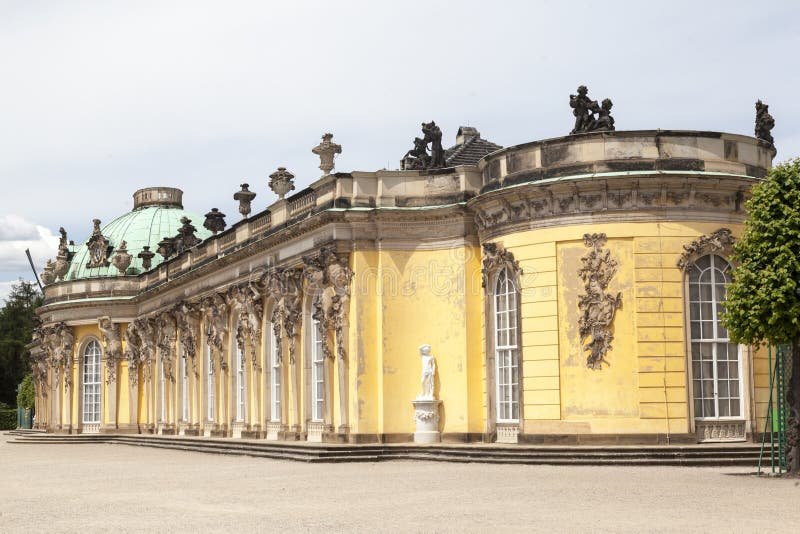 Palacio Prusiano De Sanssouci Imagen de archivo - Imagen de recorrido ...