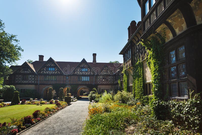 Palais De Cecilienhof à Potsdam Photo stock éditorial - Image du lame ...