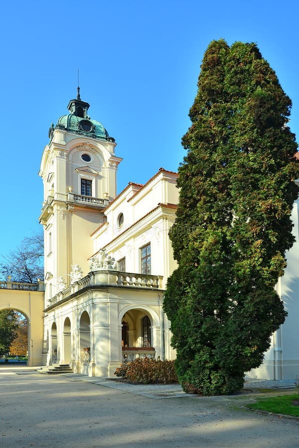 Palais, Kozlowka, Pologne image stock. Image du fléau - 21286175