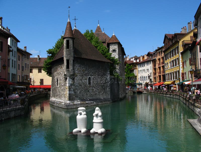 Palais De L'île, Annecy Franc Image stock - Image du bateau, course ...