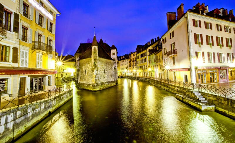 Canale di Annecy, Francia immagine stock editoriale. Immagine di savoia ...