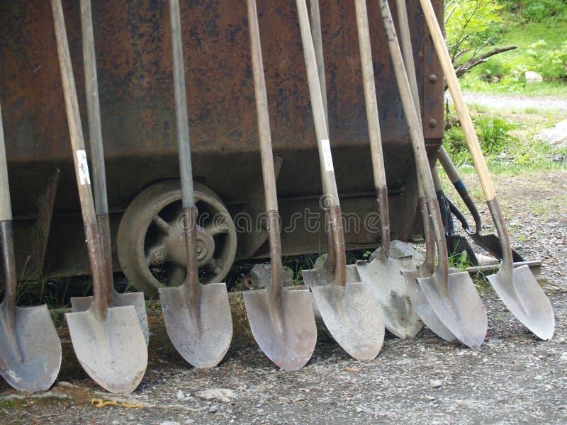 Palas imagen de archivo. Imagen de herramienta, palas - 9749089