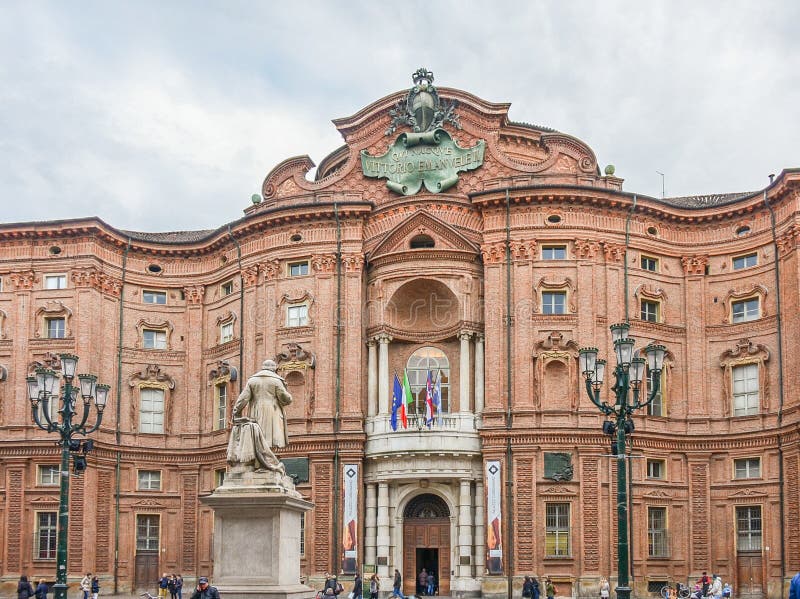 Turín, Palazzo Carignano imagen de archivo. Imagen de neoclásico - 92453951