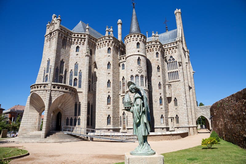 Palazzo Episcopale Di Astorga Da Gaudi Immagine Editoriale - Immagine ...