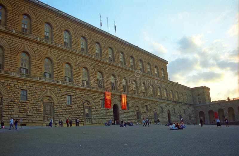 Palazzo Pitti, Firenze, Italy Editorial Stock Photo - Image of fountain ...