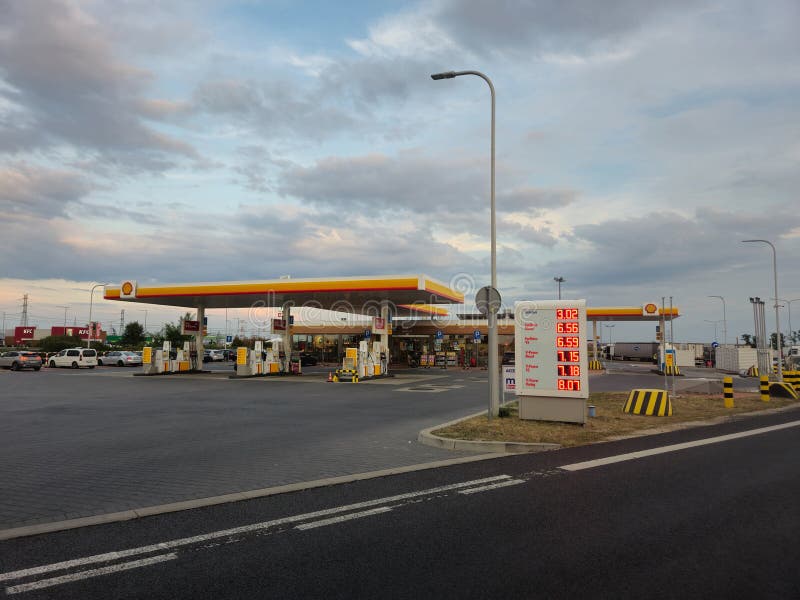 Shell Gas Station at MOP Paledzie Editorial Photography - Image of ...