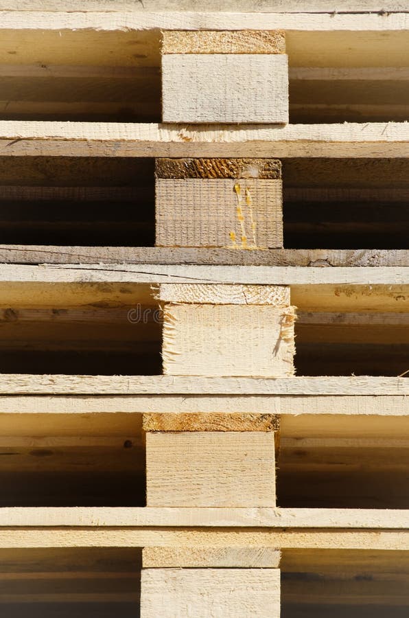 Palette en bois photo stock. Image du industriel, empilé - 44939560