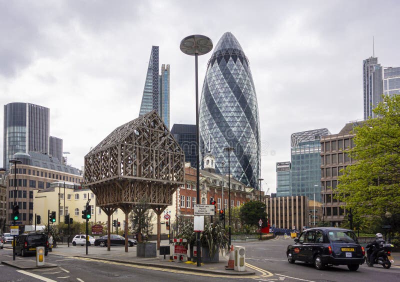 Street View of Aldgate, London, UK Editorial Photo - Image of pilers ...