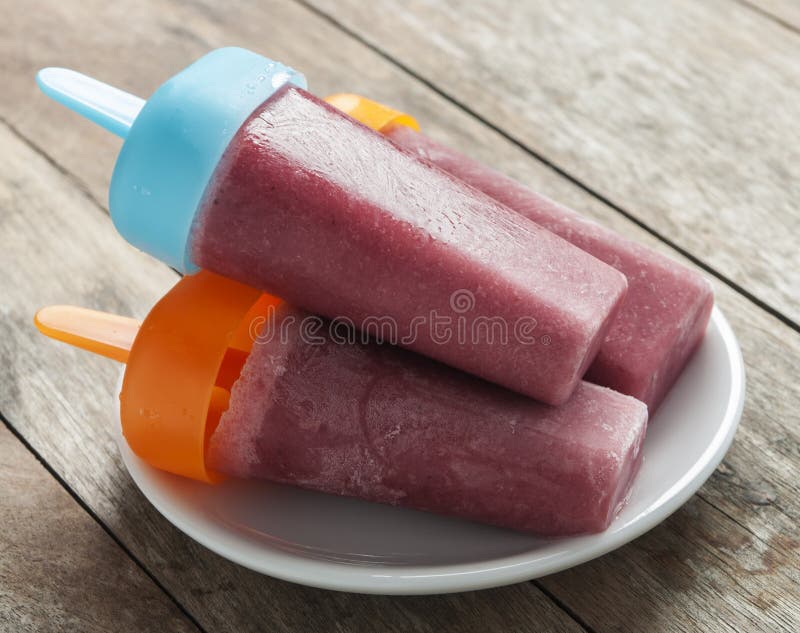 Palillo Del Helado De Fresa Foto de archivo - Imagen de italiano ...