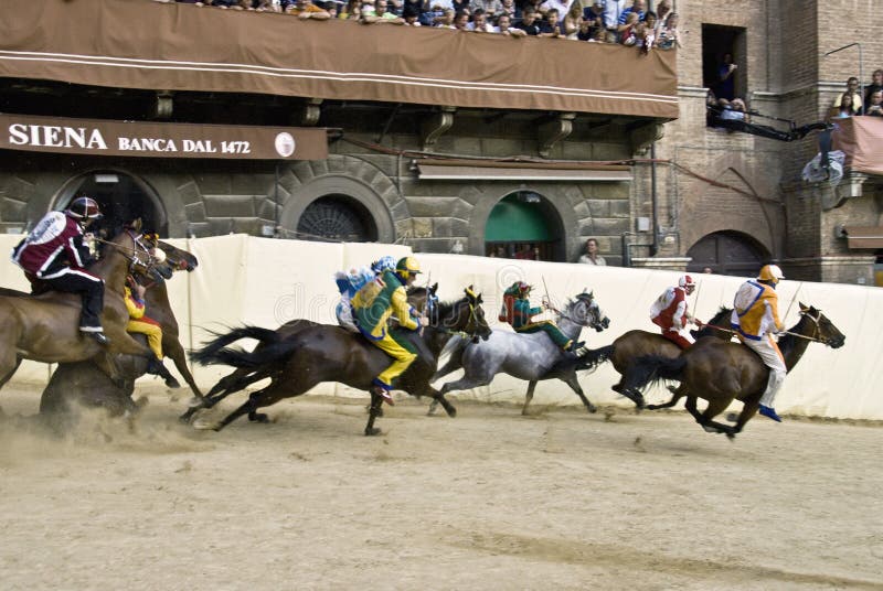 Chemin De Cheval Du Palio De Sienne Photo stock éditorial - Image du ...