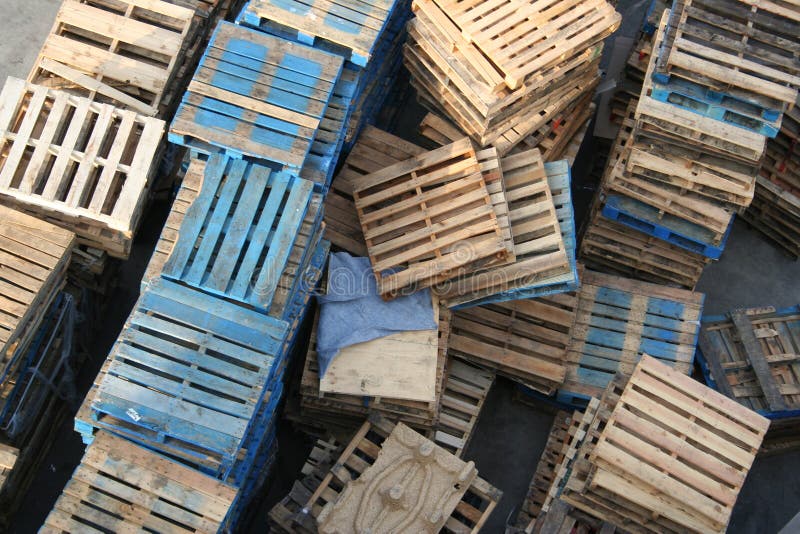 Pallet di legno fotografia stock. Immagine di pallet, magazzino - 948438