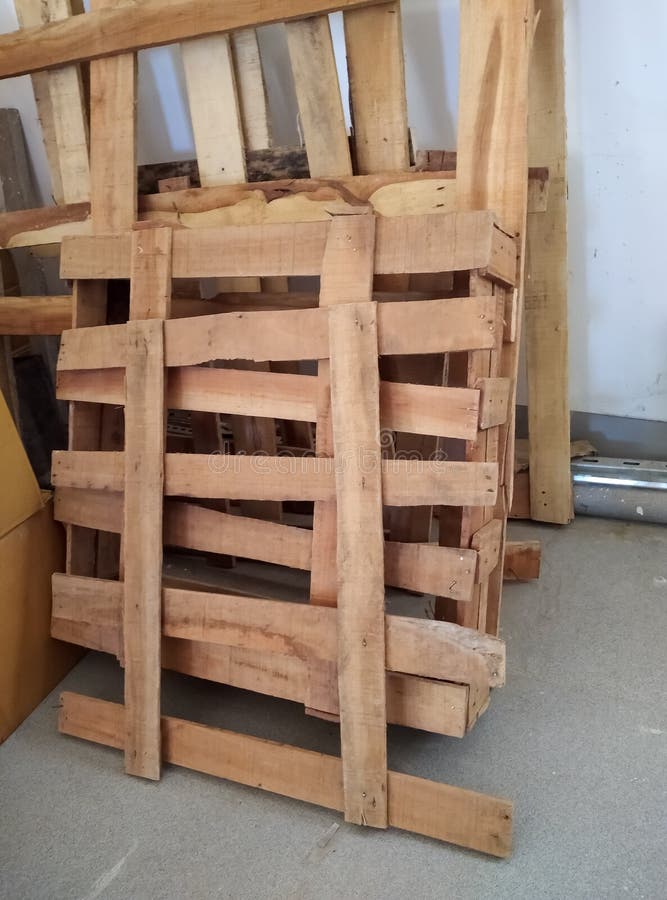 100 PalletsGarage Pallet Storage Shelves. Stock Image - Image of pallet ...