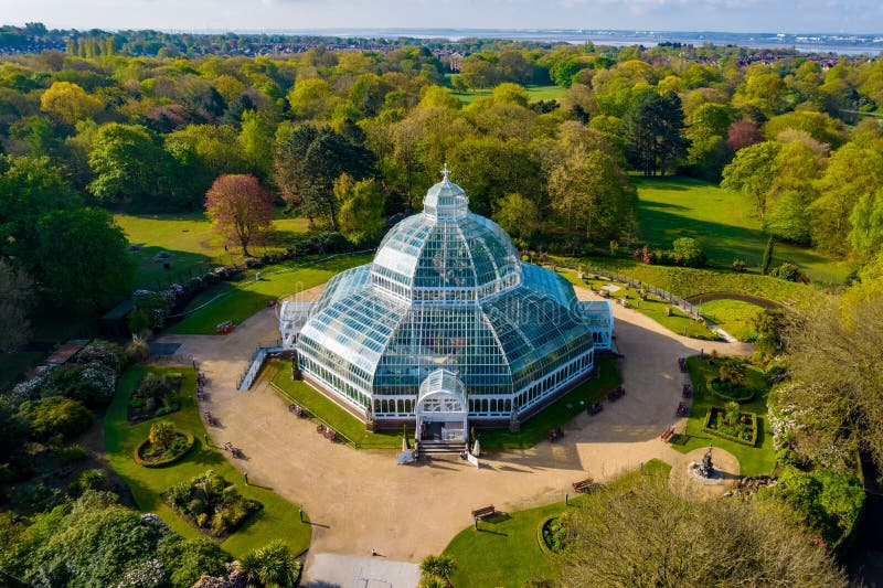 The Palm House in Sefton Park Stock Image - Image of grass, culture ...
