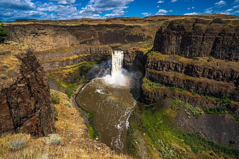 Palouse Falls in Eastern Washington State Stock Image - Image of people ...