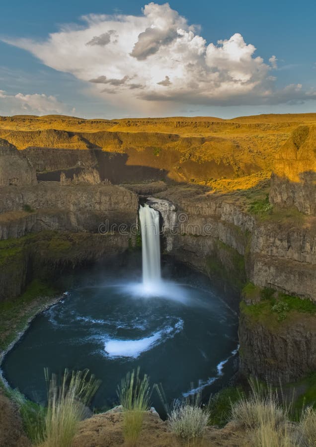 Palouse Falls WA at Sunrise Stock Photo - Image of eastern, sunrise ...