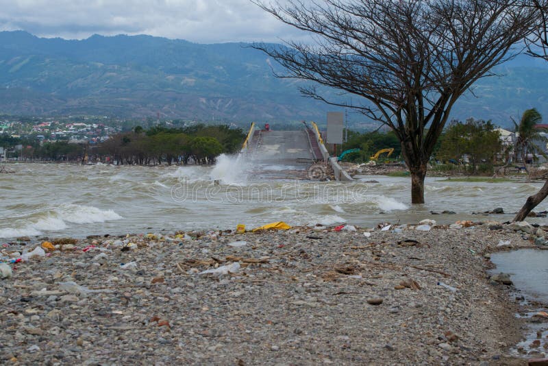 Iconic Bridge Collapsed after Tsunami Hit on 28 September 2018 ...