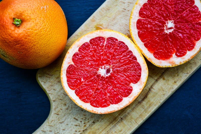 Arbre de pamplemousse image stock. Image du vert, ciel - 36098229