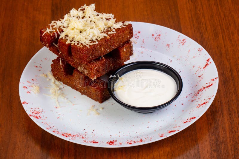 Pan asado con ajo imagen de archivo. Imagen de cocinado - 120716763