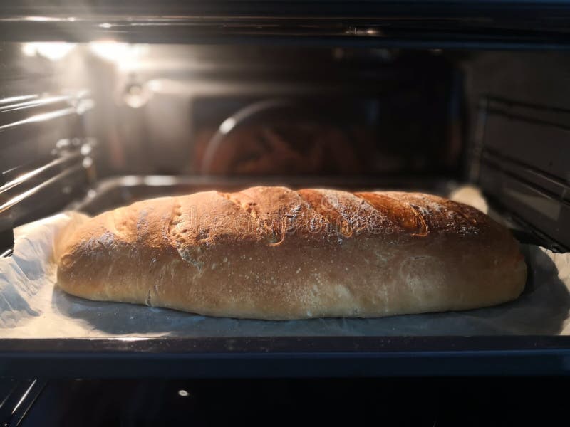 Pan caliente casero imagen de archivo. Imagen de cocinero - 179509053