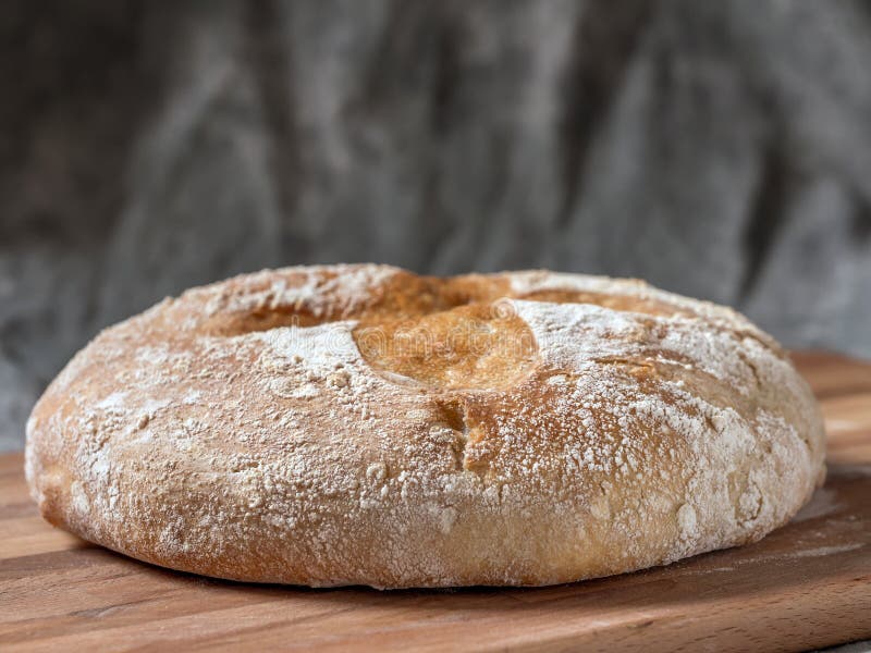 Pan cocido al horno hogar imagen de archivo. Imagen de hornada - 114084691
