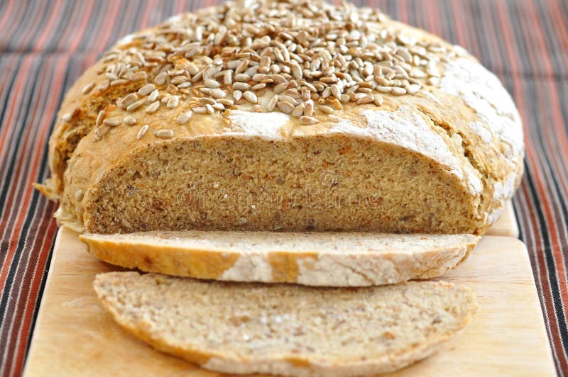 Pan cocido fresco foto de archivo. Imagen de cuchillo - 28888812